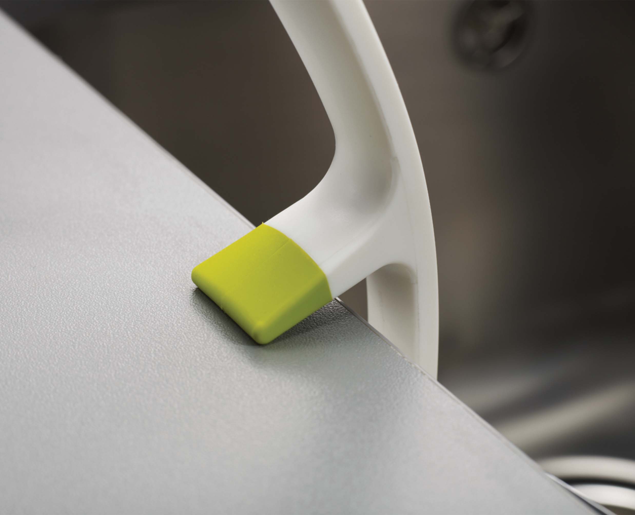 Jospeh Joseph Edge Green Washing Up Brush – Andersons of Inverurie